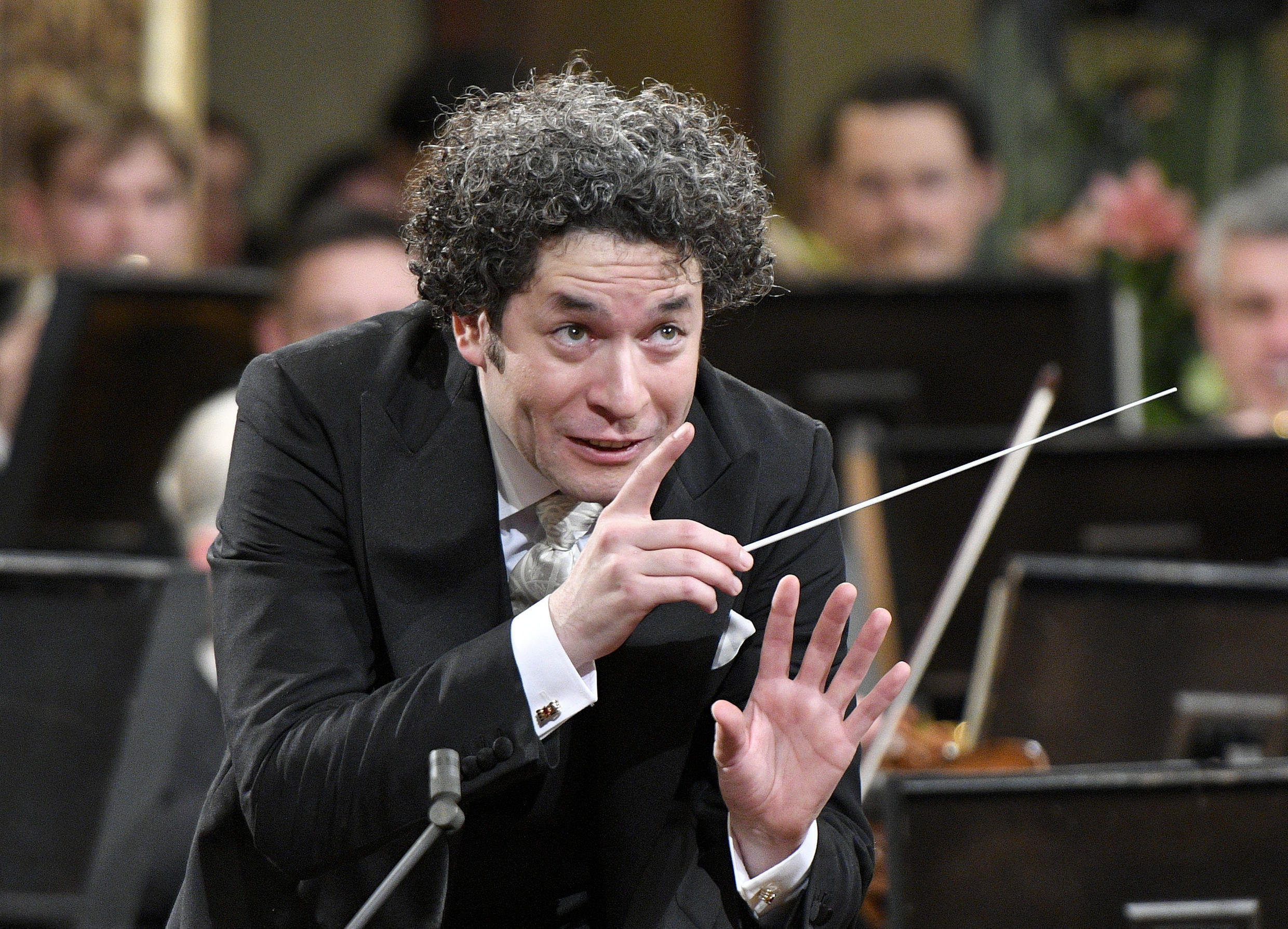 Fruto do “Sistema”, maestro venezuelano Gustavo Dudamel assume direção ...