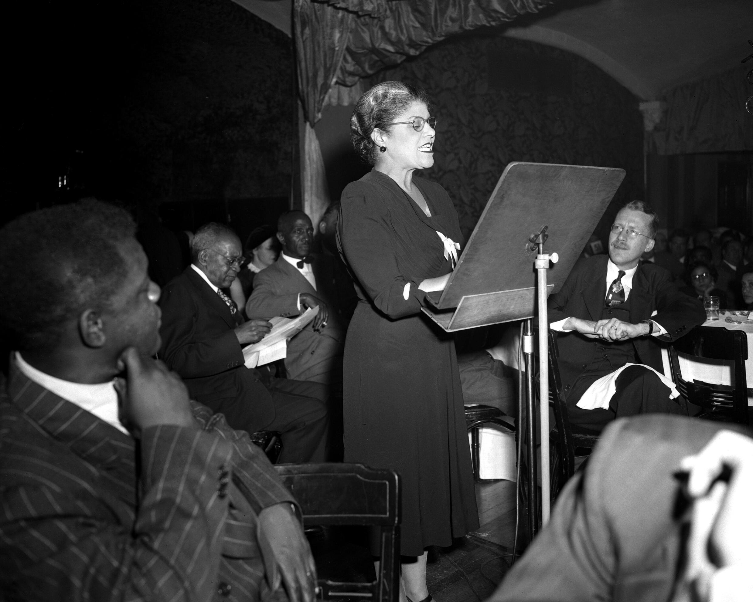 Jane Vialle et Eslanda Robeson, femmes noires face à l’empire - Afrique ...