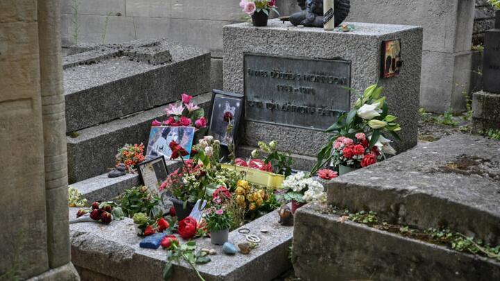 Encuentran el busto de la tumba de Jim Morrison robado en París en 1988