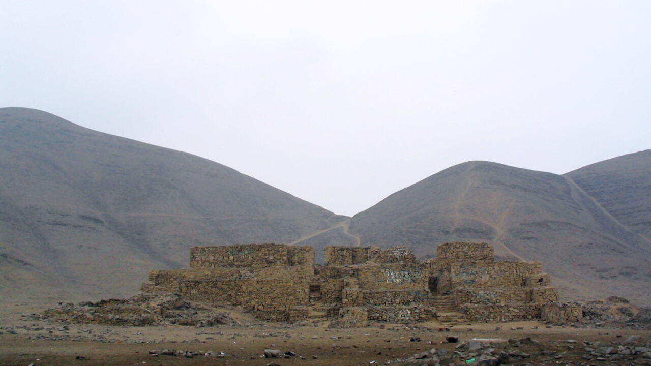 Una pirámide de cinco mil años destruida en Perú