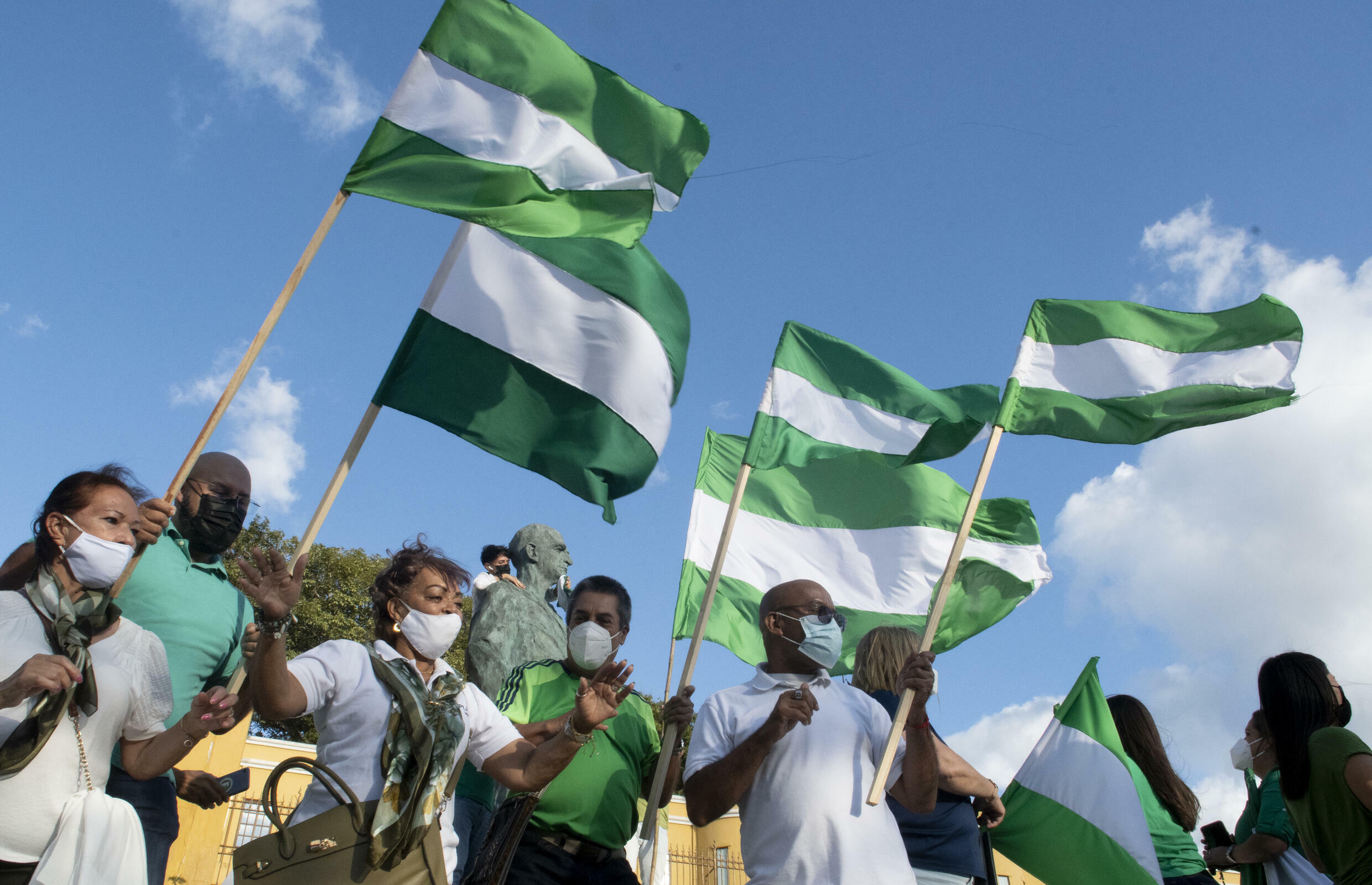 Costa Rica elige presidente entre 25 candidatos y sin favoritos
