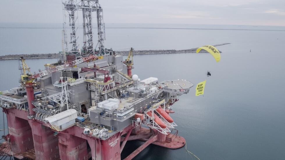 Protest inedit al organizației Greenpeace, la platforma de foraj Neptun ...