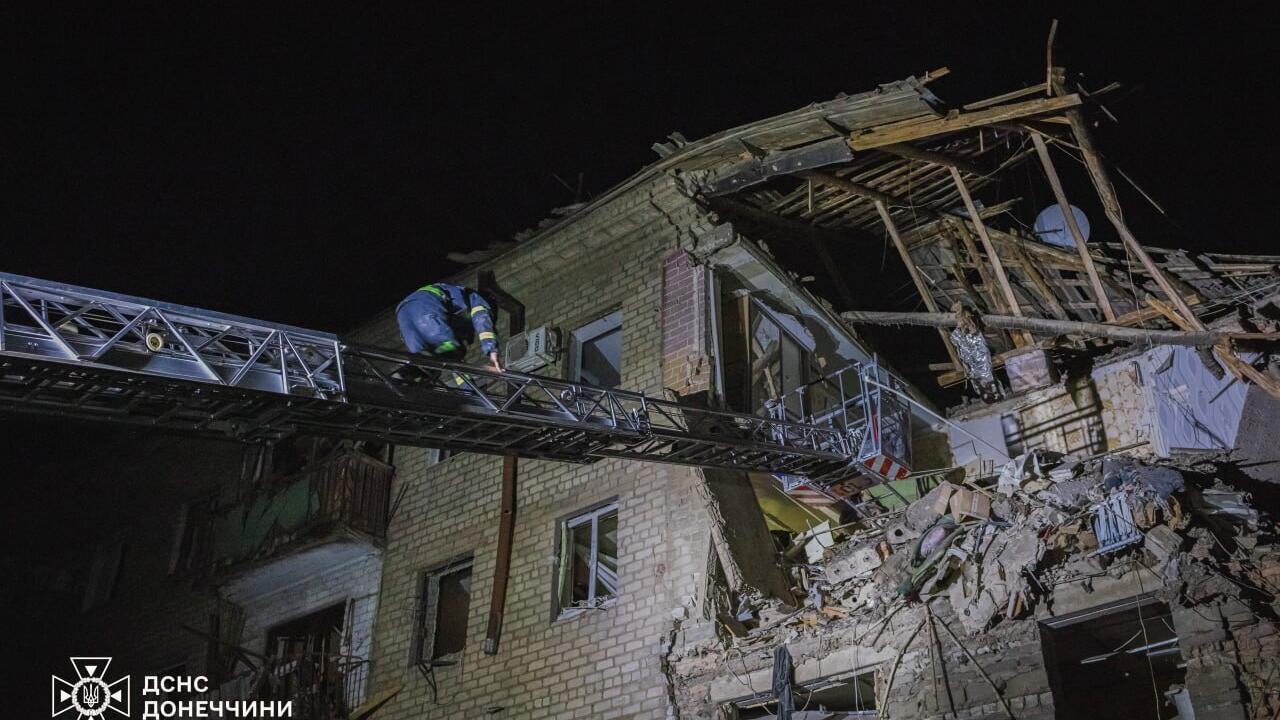 Росія бє ракетами і БпЛА загиблий в Словянську розбір завалів у Краматорську