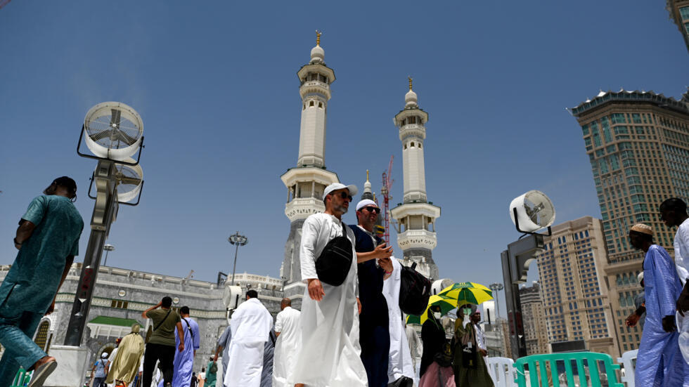 Massive crowds circle Kaaba as hajj begins in Saudi heat