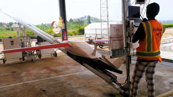 Au Rwanda, des drones distribuent les soins et produits vétérinaires ...