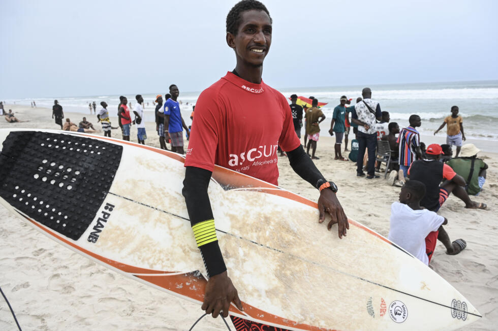 En Côte d'Ivoire, le surf prend doucement son essor