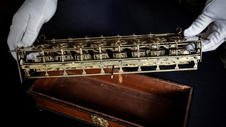 Des scientifiques dénoncent la vente aux enchères de la «Pascaline ...