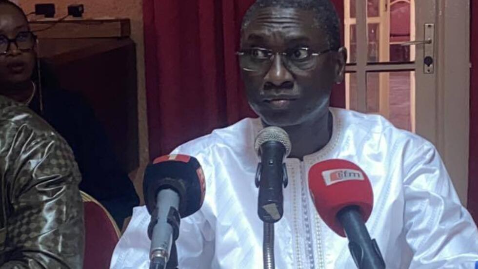 Senegaal: Ismaïla Madior Fall jaagorɗo kiɗɗo toppitinooɗo nunɗal noddaa ...