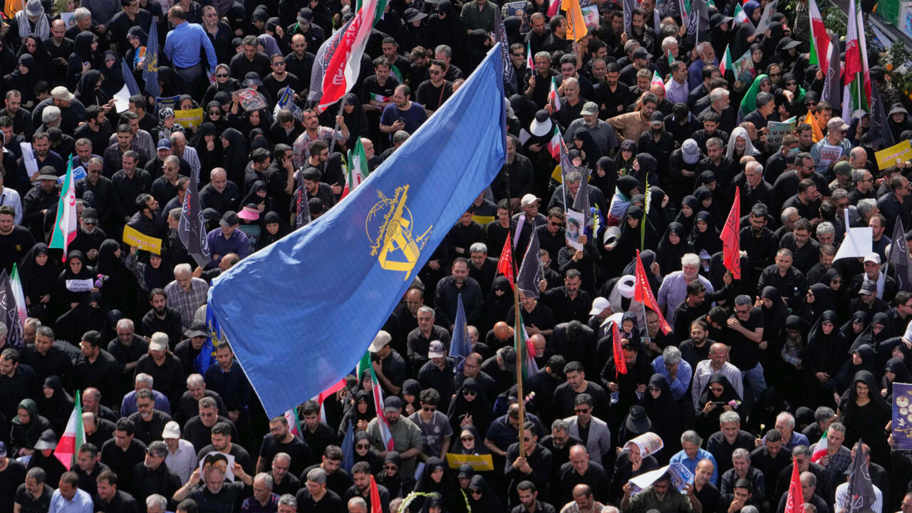 Iran honours war dead as France urges return to diplomacy - RFI