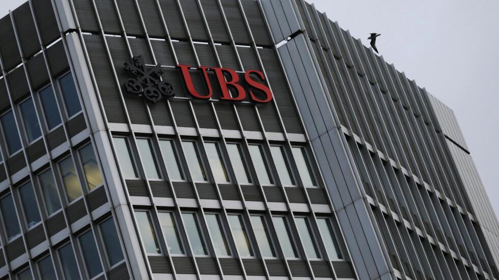 Switzerland's UBS probed by France over tax-dodgers' accounts
