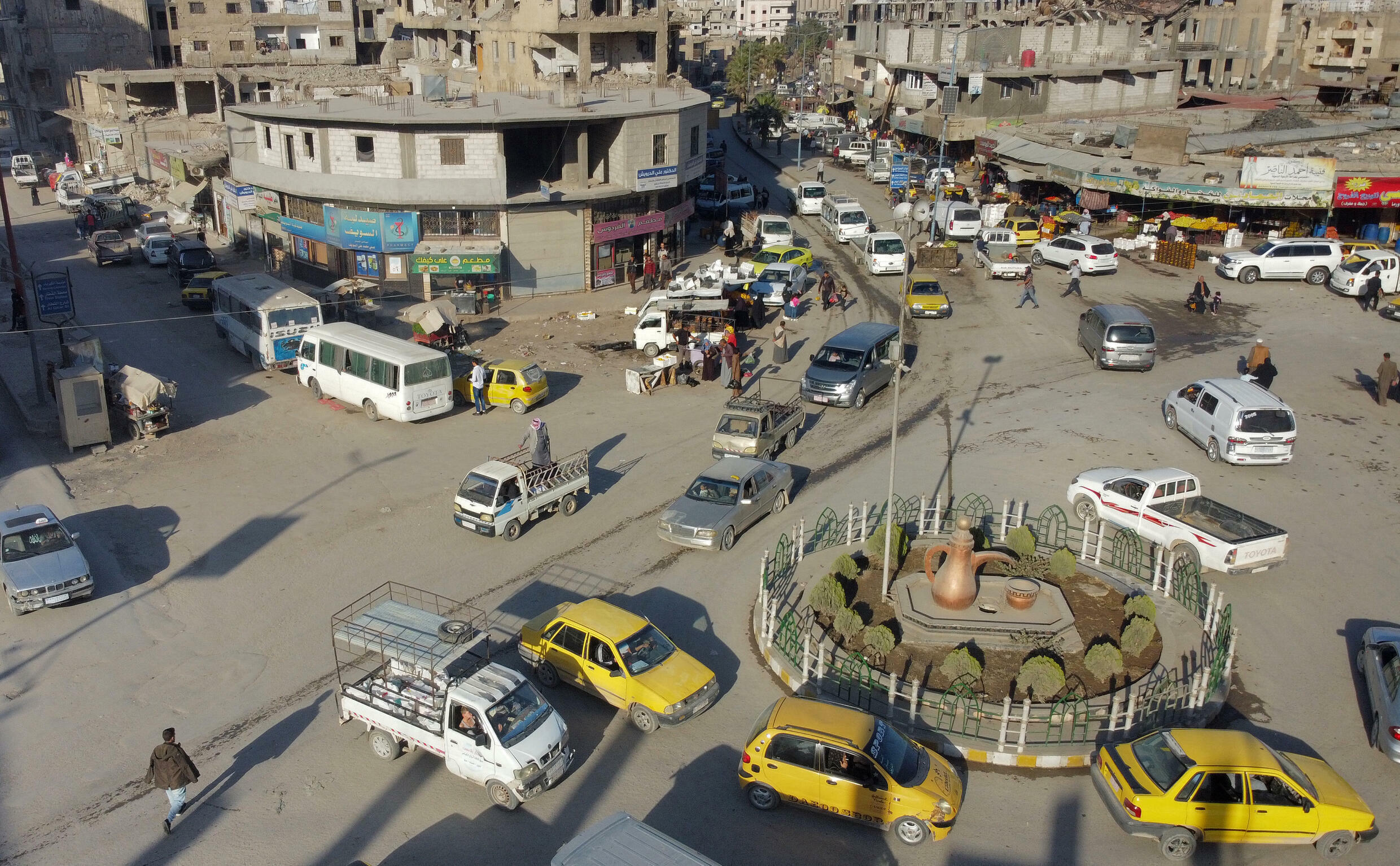 At Raqa 'roundabout of hell', Syria lovers find new meeting spot