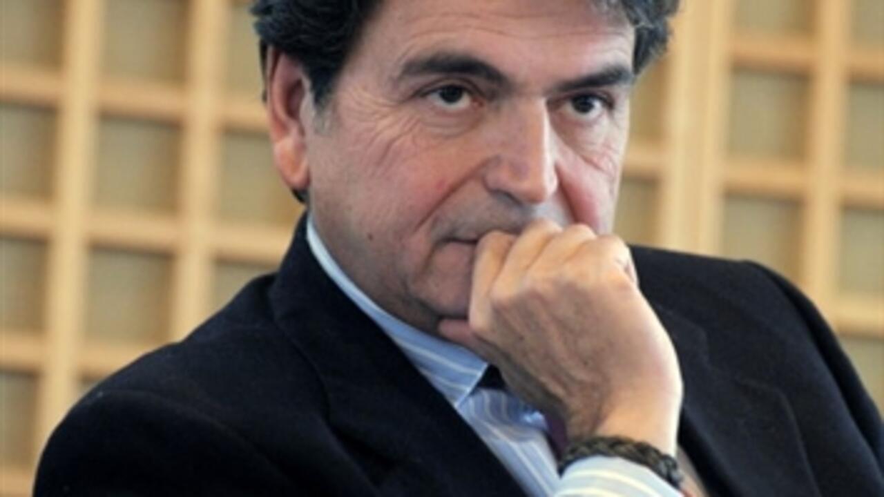 2 - Pierre Lellouche, secrétaire d'Etat au Commerce extérieur ...