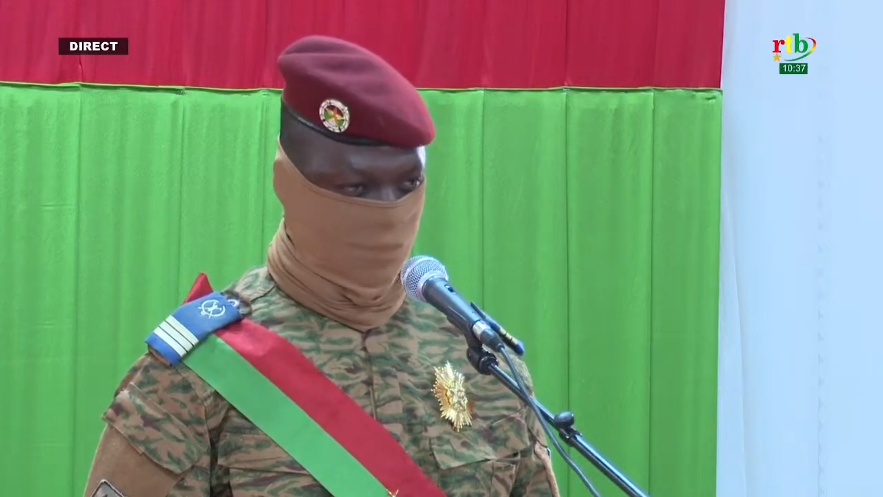 Burkina: le capitaine Ibrahim Traoré officiellement investi président ...