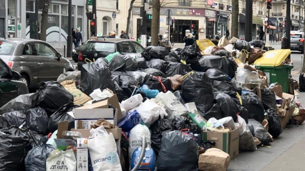 Public stink as protest garbage keeps piling up on Paris streets - RFI